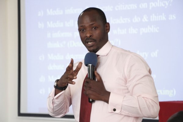 Ibya Dr Kayumba Christopher biri kujyenda bihindura isura - umuringanews